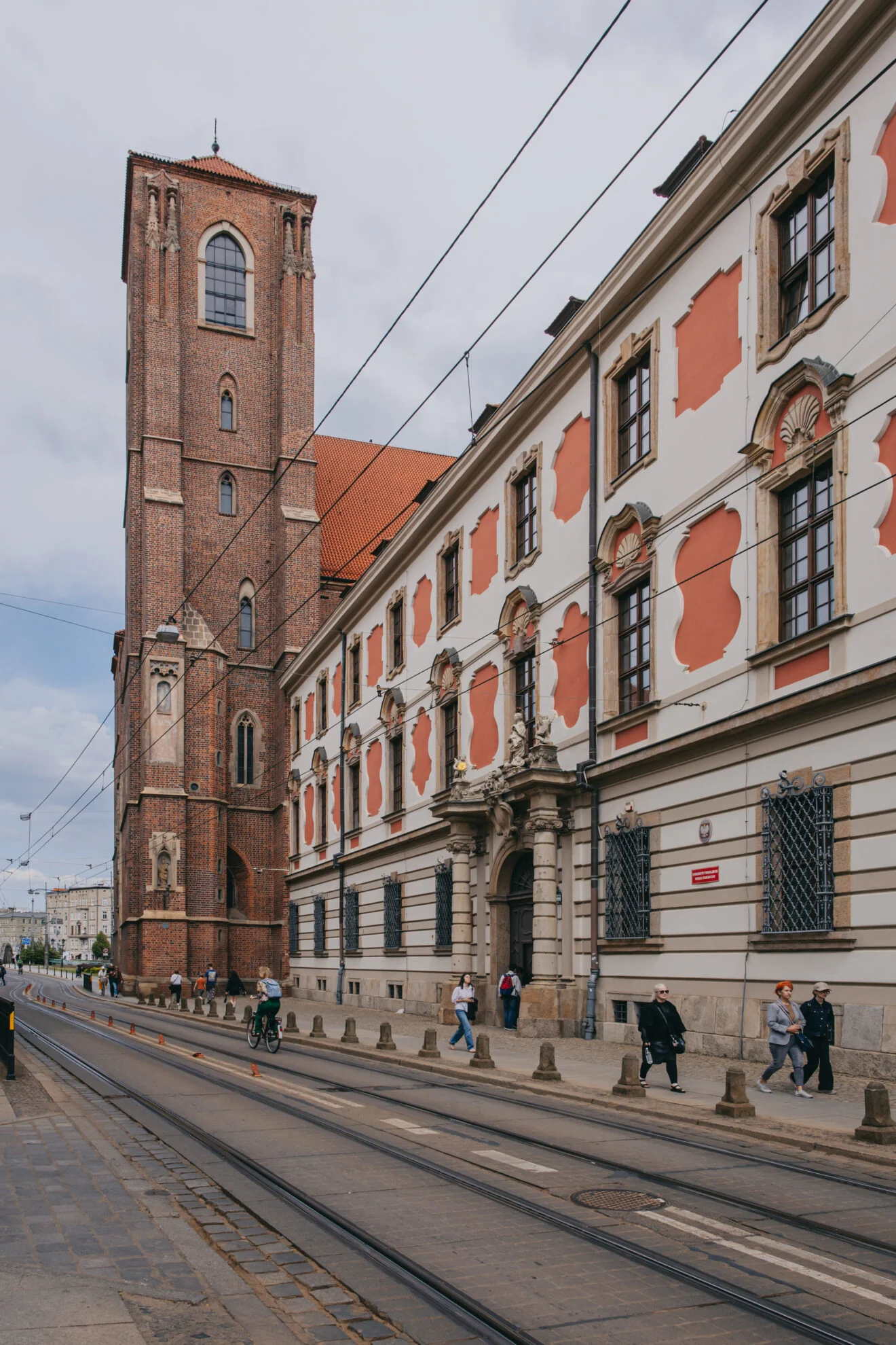 Dziekanat Wydziału Komunikacji Społecznej i Mediów UWr - Wydział ...